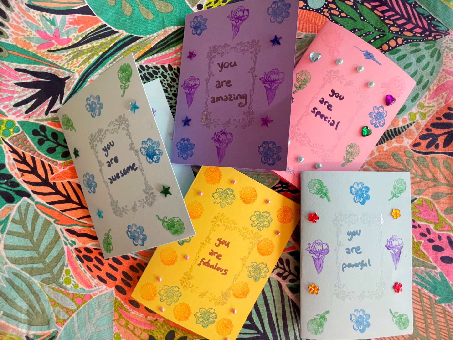 DIY CRAFTS: How to make a Happiness Kit - Craft & Travel